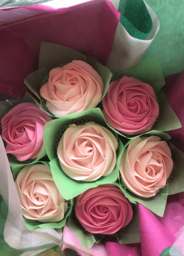 FEWI Cupcake Bouquet cake decorating with Angela Flynn C&CC at WI ...